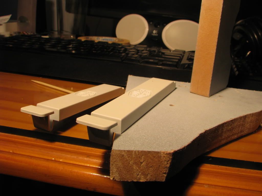 Basic CM 690 II Black & White mod in progress | Page 2 | Overclock.net